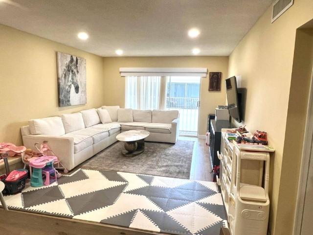 Luxury apartment complex for rent in Fort Lauderdale, Florida