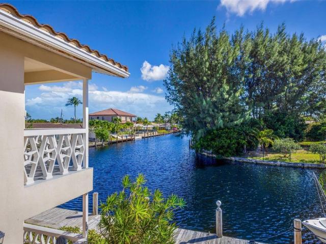 Luxury apartment complex for rent in Fort Lauderdale, Florida