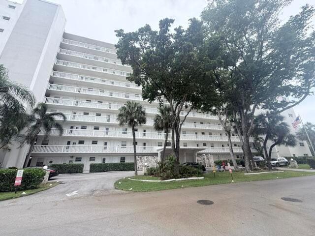 Luxury apartment complex for rent in Fort Lauderdale, Florida
