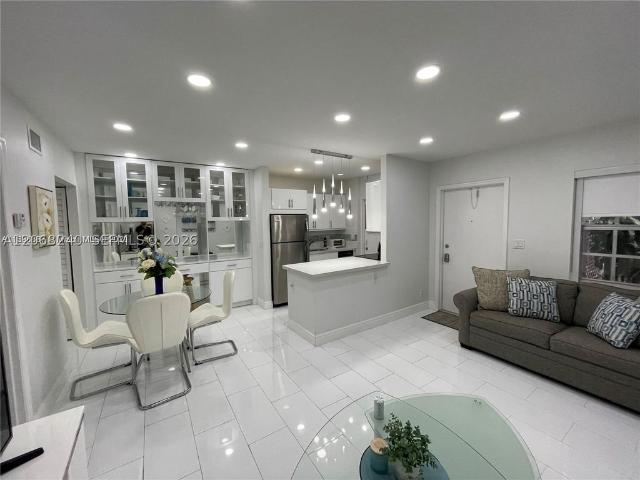 Luxury apartment complex for rent in Fort Lauderdale, Florida
