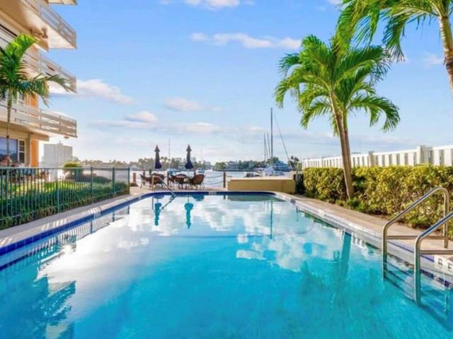 Luxury apartment complex for rent in Fort Lauderdale, Florida