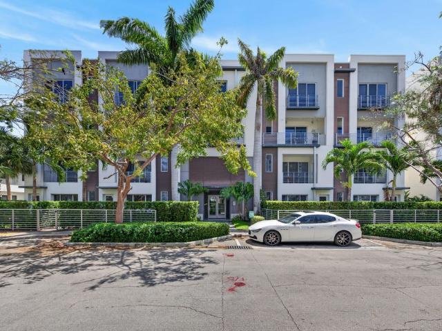 Luxury apartment complex for rent in Fort Lauderdale, Florida
