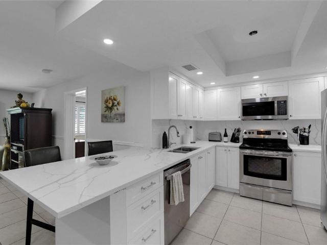 Luxury apartment complex for rent in Fort Lauderdale, Florida