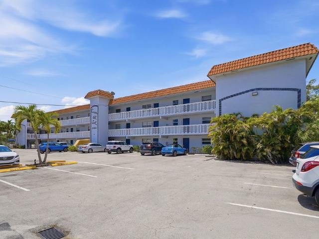 Luxury apartment complex for rent in Fort Lauderdale, Florida
