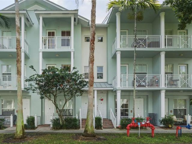 Luxury apartment complex for rent in Fort Lauderdale, Florida