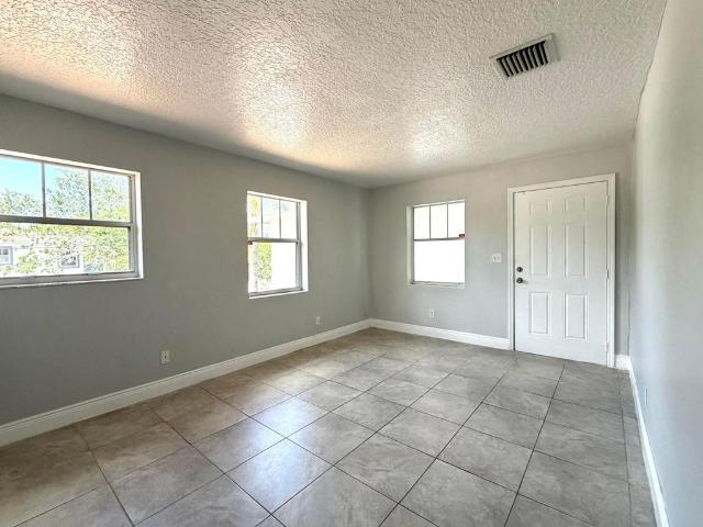 Luxury apartment complex for rent in Fort Lauderdale, Florida