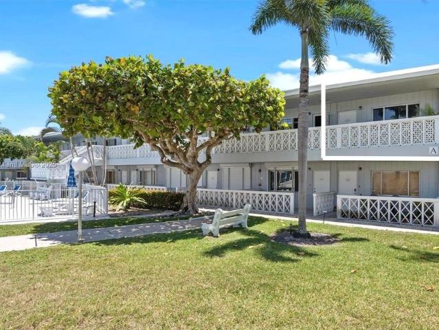 Luxury apartment complex for rent in Fort Lauderdale, Florida