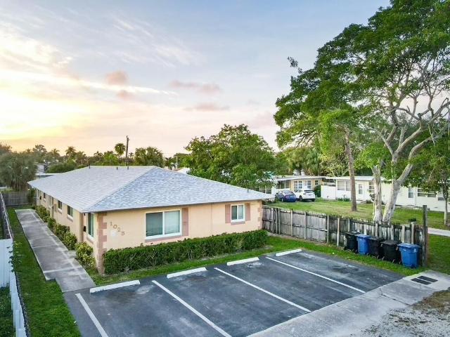 Luxury apartment complex for rent in Fort Lauderdale, Florida