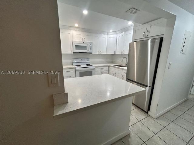 Luxury apartment complex for rent in Fort Lauderdale, United States