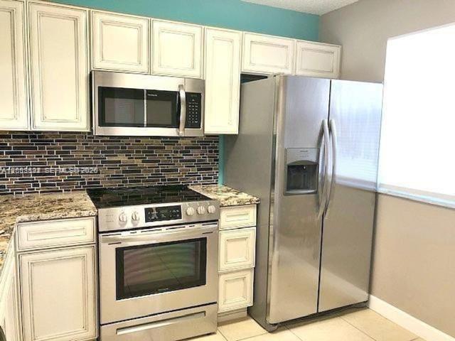 Luxury apartment complex for rent in Fort Lauderdale, United States