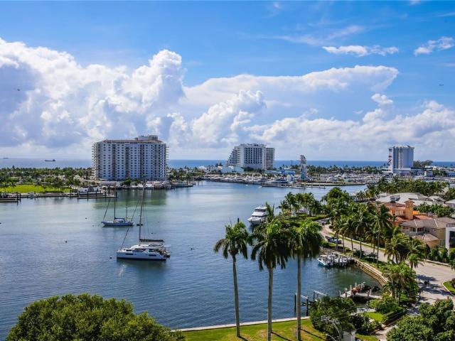 Luxury apartment complex for rent in Fort Lauderdale, United States