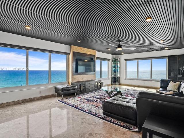 Luxury apartment complex for rent in Fort Lauderdale, United States