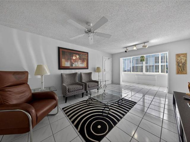Luxury apartment complex for rent in Fort Lauderdale, United States
