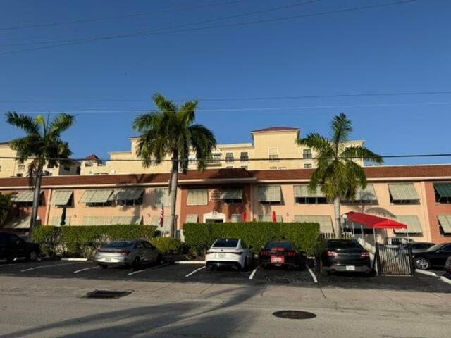 Luxury apartment complex for rent in Fort Lauderdale, United States