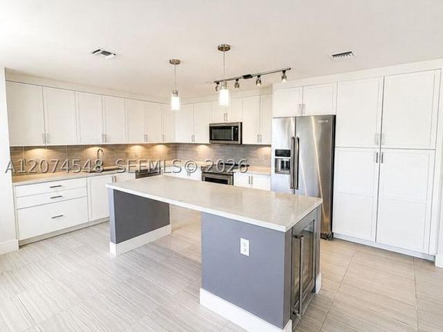 Luxury apartment complex for rent in Fort Lauderdale, United States