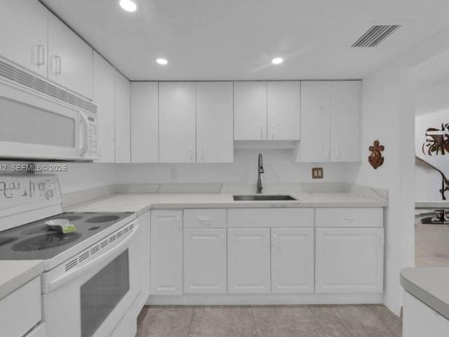 Luxury apartment complex for rent in Fort Lauderdale, United States