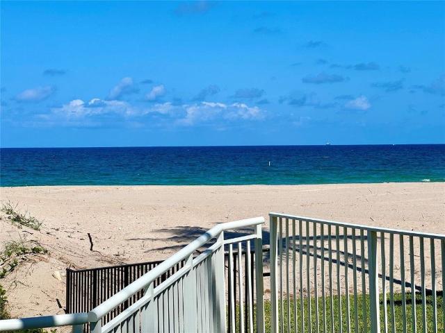 Luxury apartment complex for rent in Lauderdale by the sea, Florida