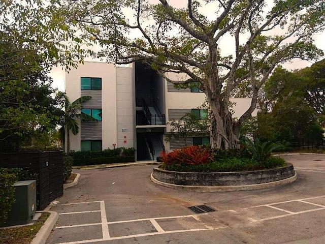 Luxury apartment complex for rent in Fort Lauderdale, United States