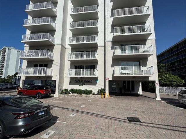 Luxury apartment complex for rent in Fort Lauderdale, United States