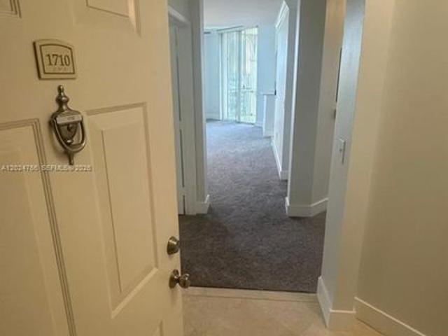 Luxury apartment complex for rent in Fort Lauderdale, United States