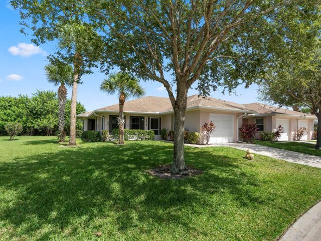 Luxury apartment complex for rent in Fort Pierce, Florida