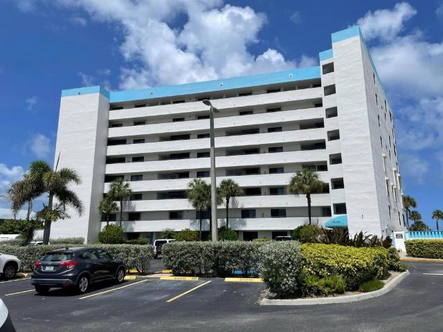 Luxury apartment complex for rent in Fort Pierce, Florida
