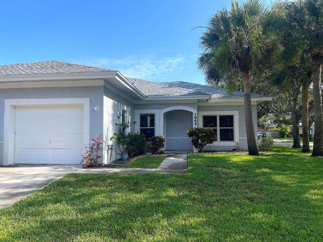 Luxury apartment complex for rent in Fort Pierce, Florida