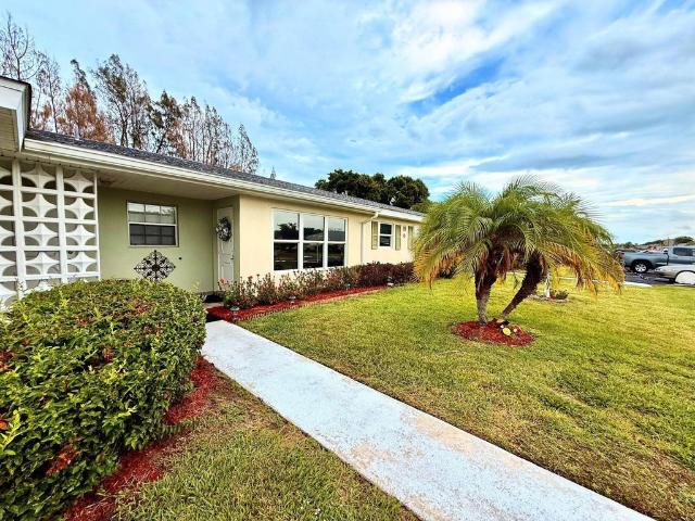 Luxury apartment complex for rent in Fort Pierce, Florida