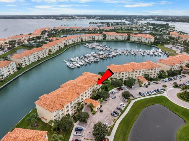 Luxury apartment complex for rent in Fort Pierce, Florida
