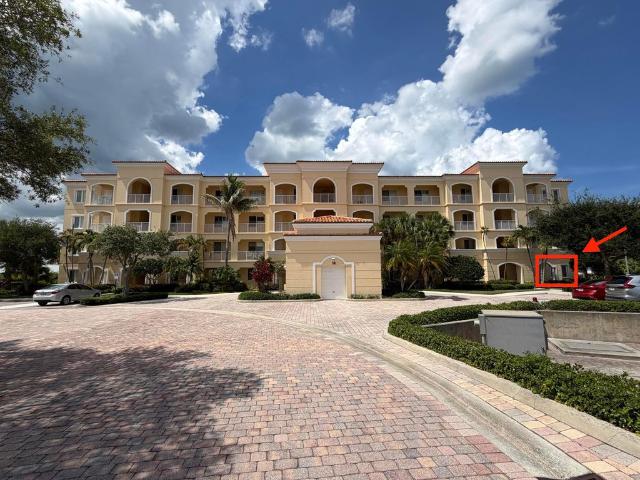 Luxury apartment complex for rent in Fort Pierce, Florida