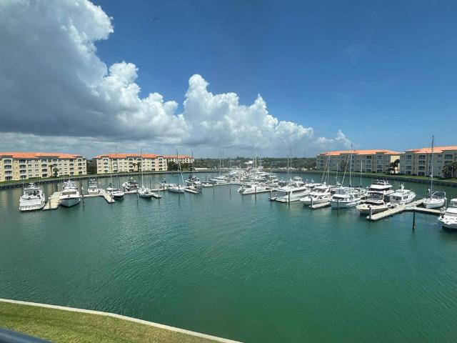 Luxury apartment complex for rent in Fort Pierce, Florida