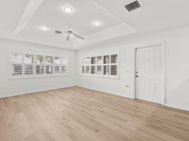 Luxury apartment complex for rent in Fort Pierce, United States