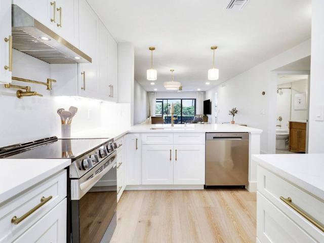 Luxury apartment complex for rent in Fort Pierce, United States