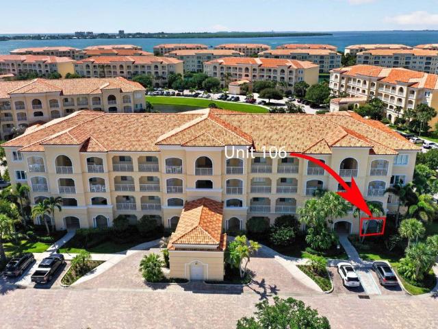 Luxury apartment complex for rent in Fort Pierce, United States