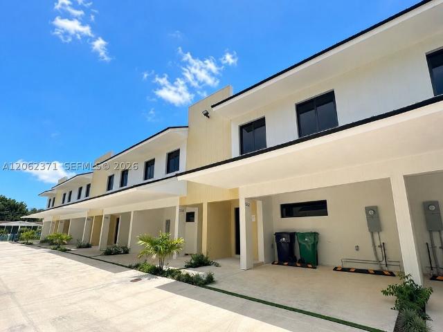 Luxury apartment complex for rent in Florida City, United States