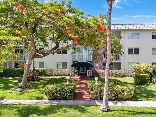 Luxury apartment complex for rent in Key Biscayne, Florida