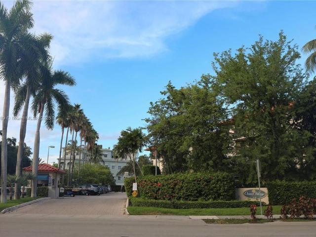 Luxury apartment complex for rent in Key Biscayne, Florida
