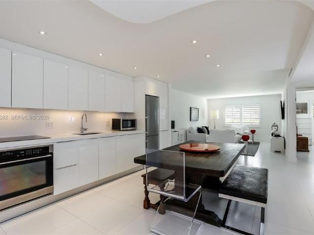 Luxury apartment complex for rent in Key Biscayne, Florida