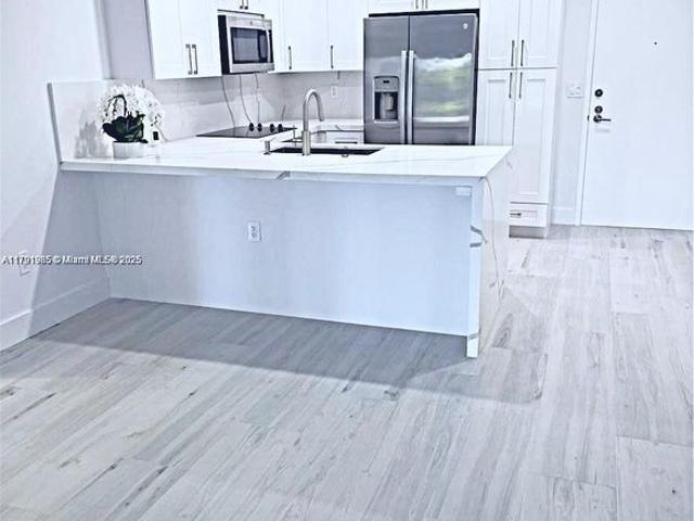 Luxury apartment complex for rent in Key Biscayne, Florida