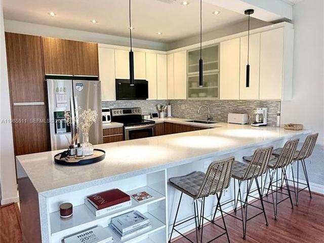 Luxury apartment complex for rent in Key Biscayne, United States