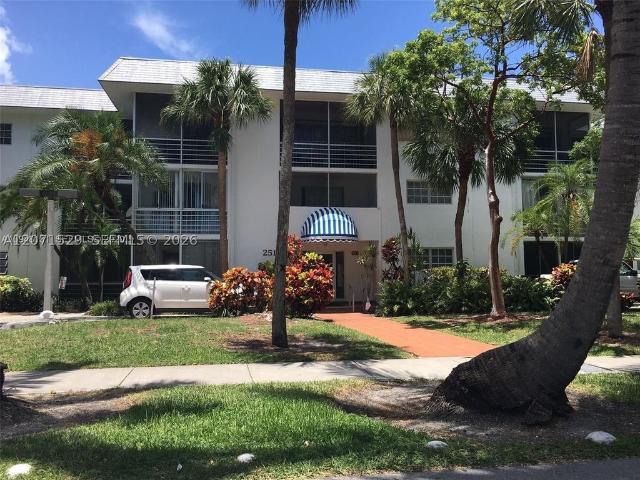Luxury apartment complex for rent in Key Biscayne, United States