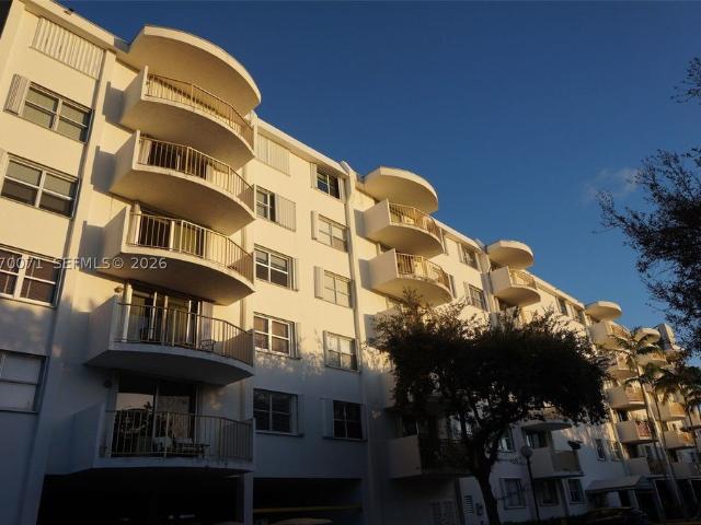 Luxury apartment complex for rent in Key Biscayne, United States