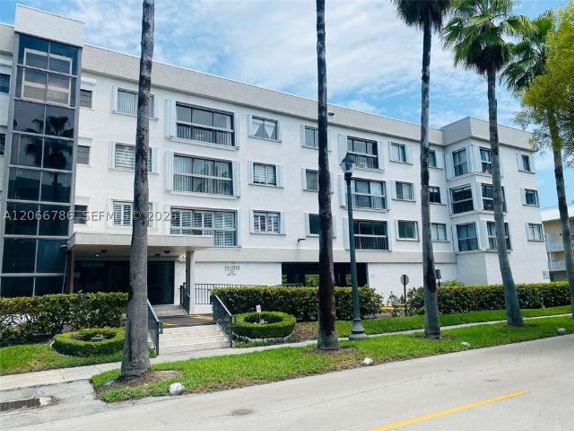 Luxury apartment complex for rent in Key Biscayne, United States