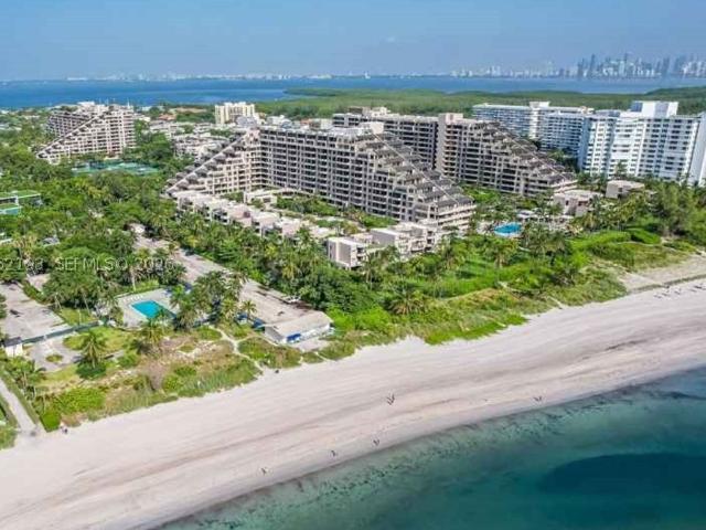 Luxury apartment complex for rent in Key Biscayne, United States