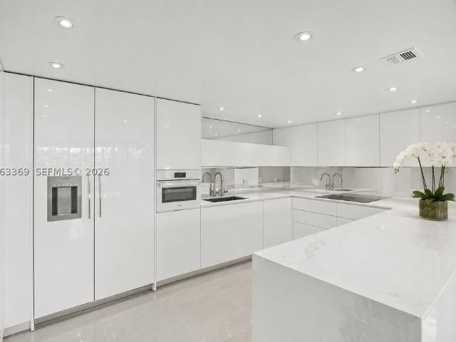 Luxury apartment complex for rent in Key Biscayne, United States