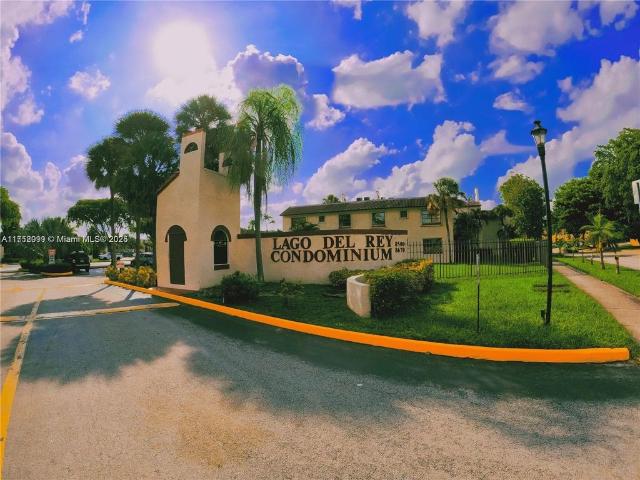 Luxury apartment complex for rent in Kendall West, United States