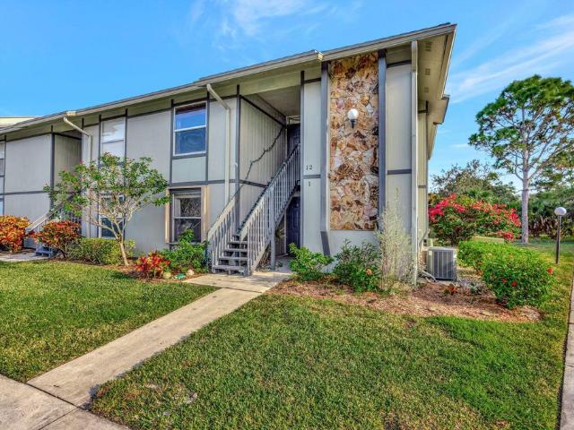 Luxury apartment complex for rent in Hobe Sound, United States
