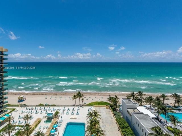 Luxury apartment complex for rent in Hollywood, Florida