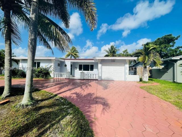 Luxury apartment complex for rent in Hollywood, Florida