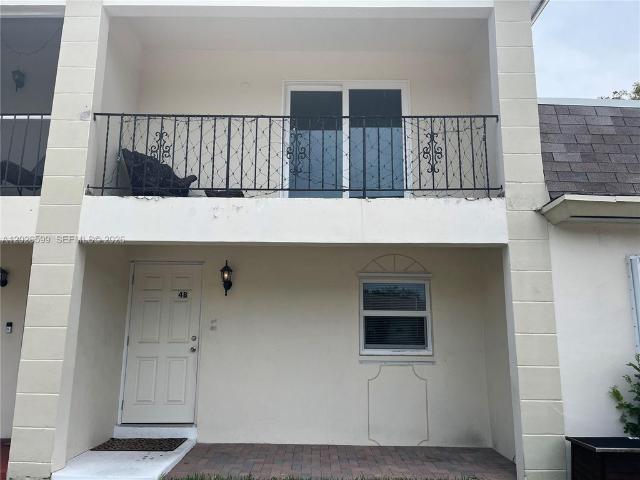 Luxury apartment complex for rent in Hollywood, Florida
